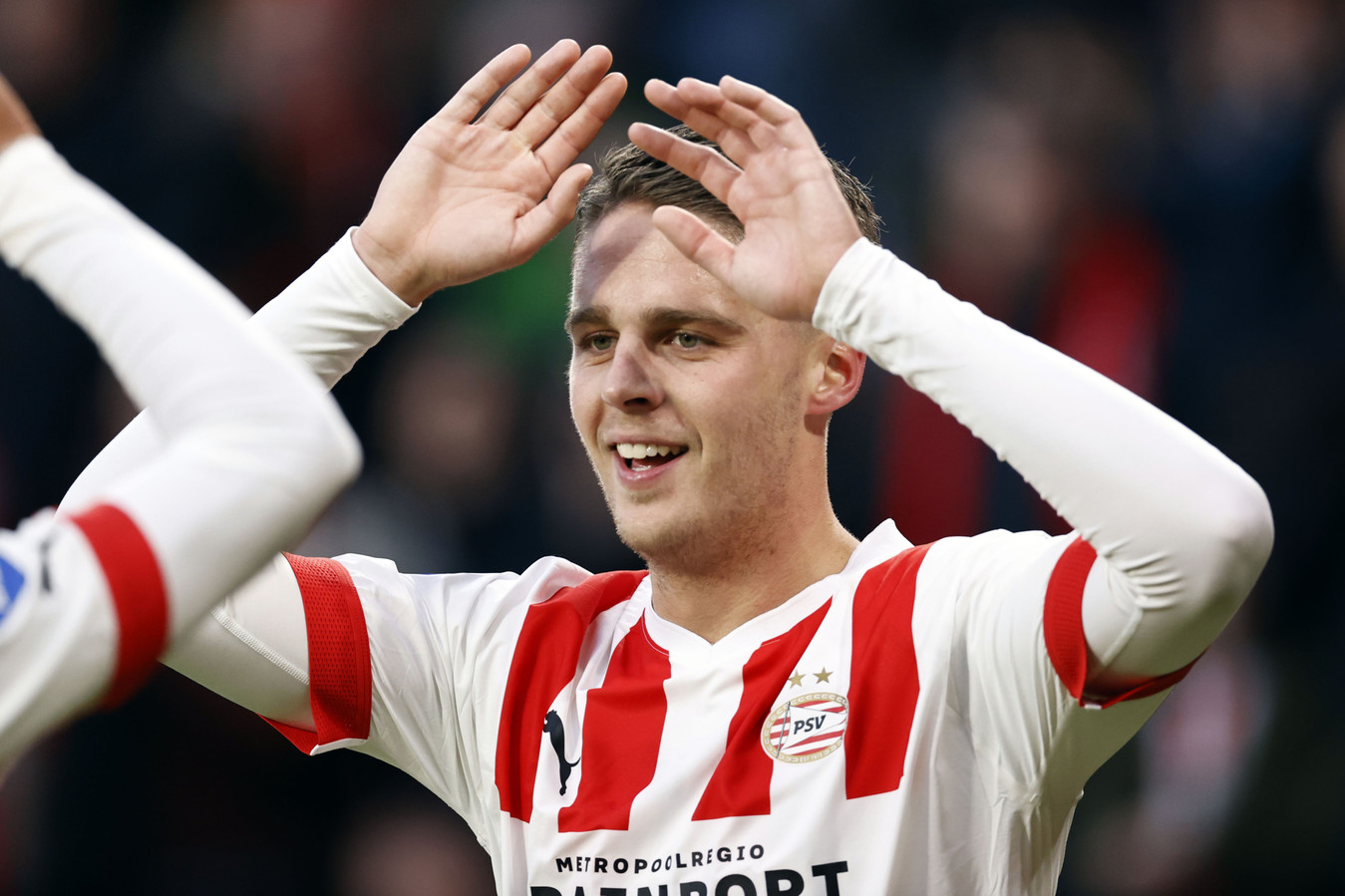 Veerman maakt overtuigende oversteek naar de PSV-basis en Besiktas ...