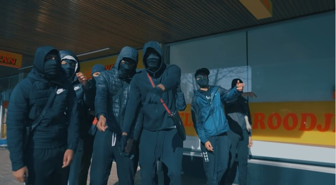Trotse tieners doen alles voor hoge status in drillrapwereld: ‘Ze ...