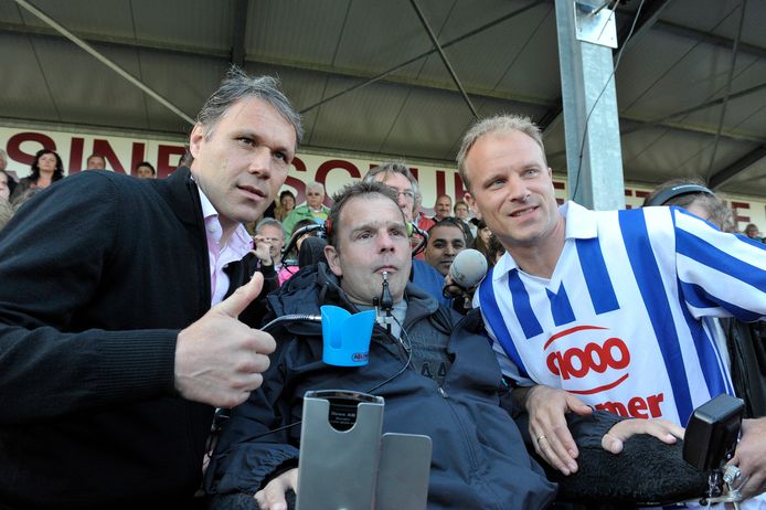 Rob Oostrom, de agent die na messteken in een rolstoel terechtkwam ...