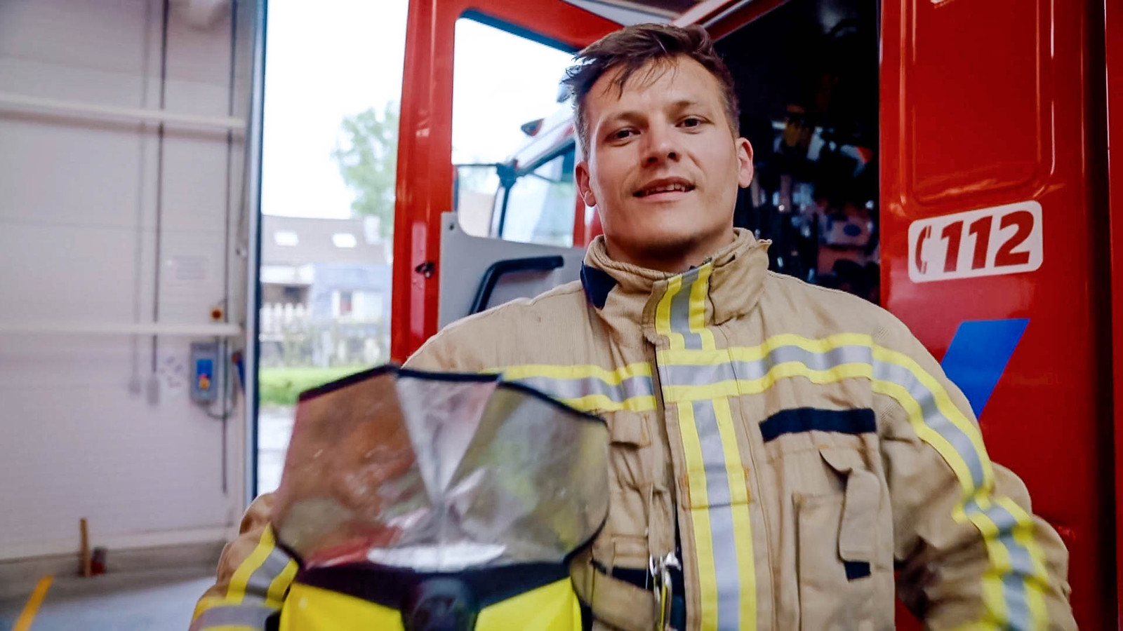 Brandweerman Brecht en stewardess Jolien zijn eerste koppel in ‘Blind ...