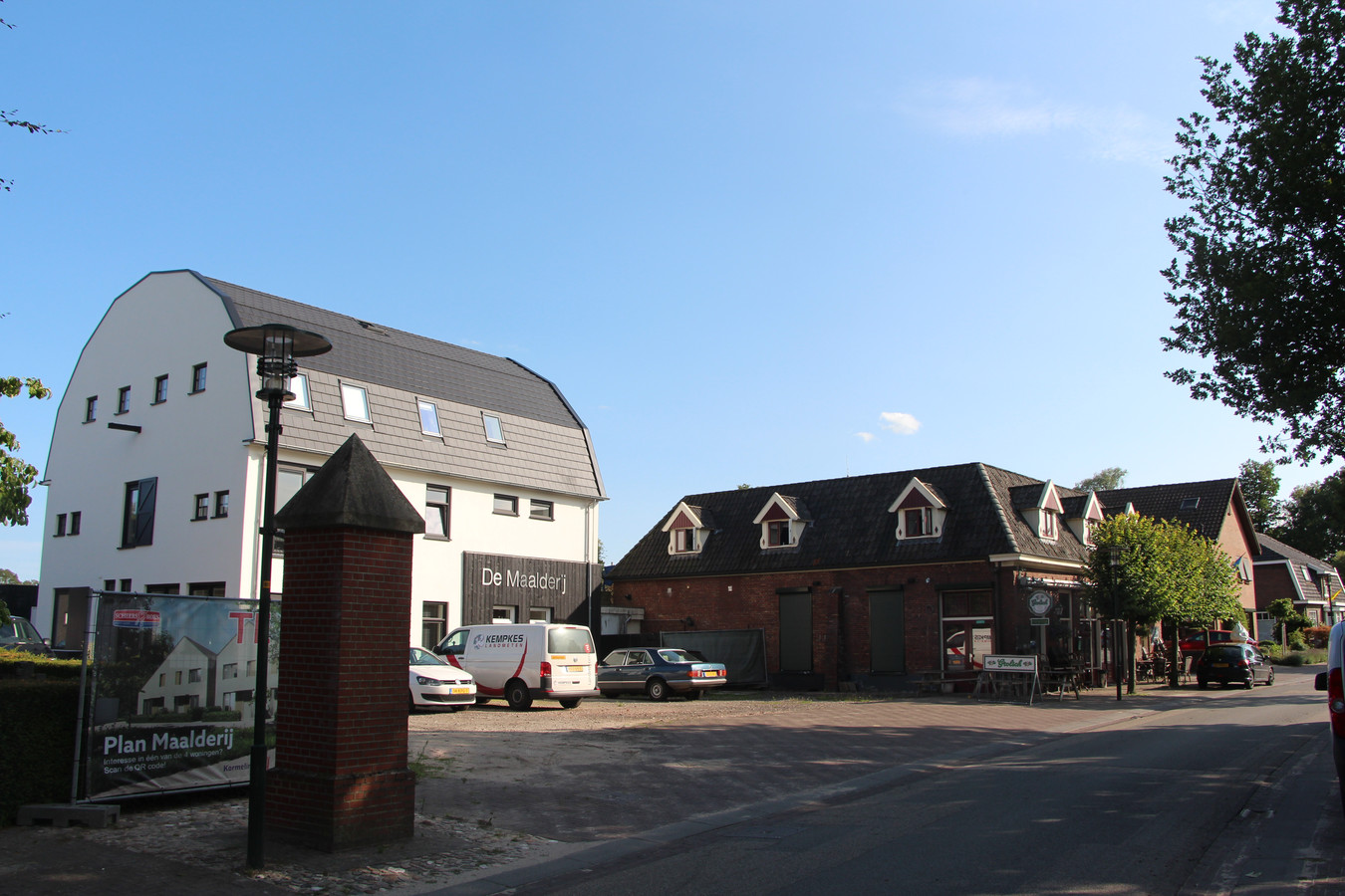 Vier nieuwe woningen achter Café Van Otten in hartje Rietmolen, café ...