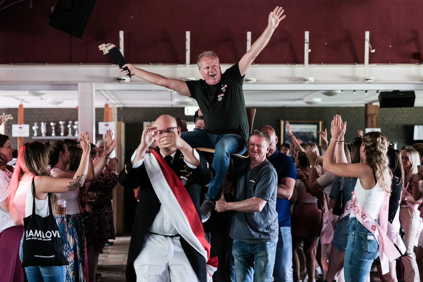 Staatssecretaris Uslu bezoekt Lobithse kermis om haar visie op ...