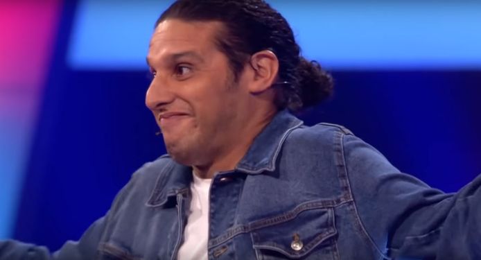 Ali B breekt regels Voice Kids als 9-jarige meisjes hem omver rappen ...