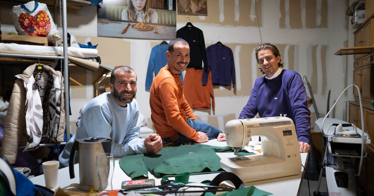 Bij kleermaker Shasho zijn Thomas’ truien in goede handen: ‘Ik zie veel ...