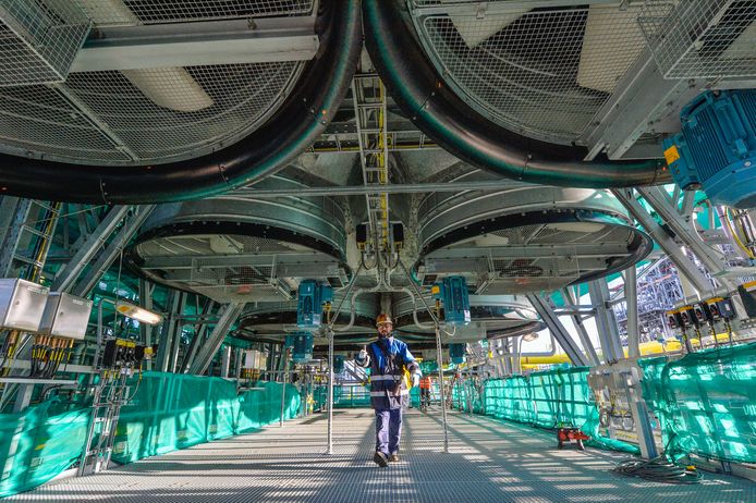 Shell viert cruciale uitbreiding van de raffinaderij in Pernis ...