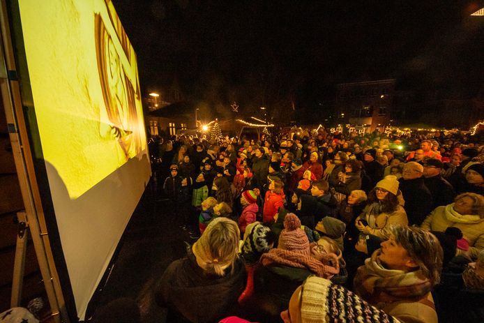 De kunsten van de zandtovenaar live in Denekamp: nog net een beetje ...