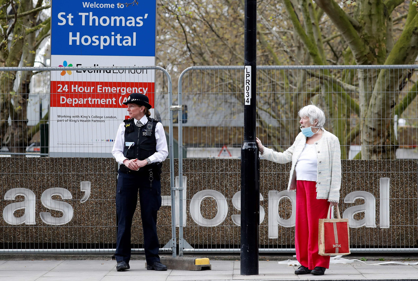 Britse premier Boris Johnson overgebracht naar intensive care | Foto ...