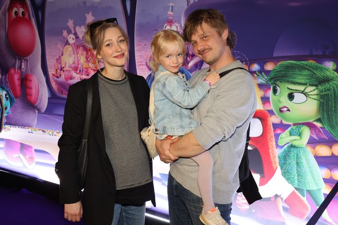 IN BEELD. Virginie Claes voor het eerst sinds scheiding op rode loper ...