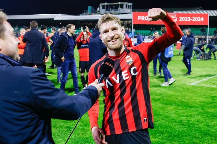 De Leeuw nog niet met pensioen: ‘promotiekoning’ van Willem II tekent ... De Leeuw nog niet met pensioen: ‘promotiekoning’ van Willem II tekent ...
