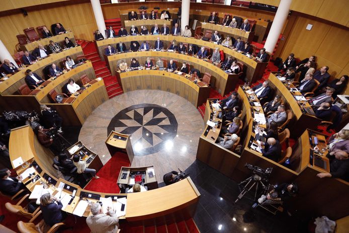 Corsicaans parlement keurt na urenlang debat tekst rond autonomie goed ...