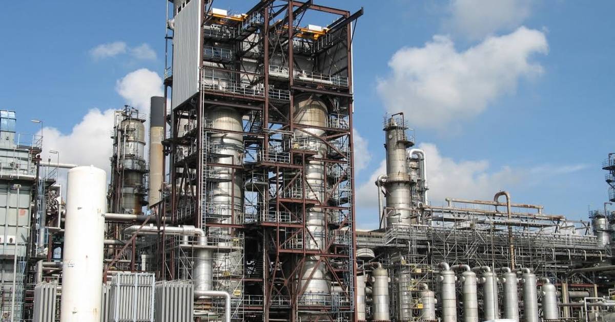 Werknemer lichtgewond bij brand raffinaderij Zeeland Refinery | Zeeuws ...