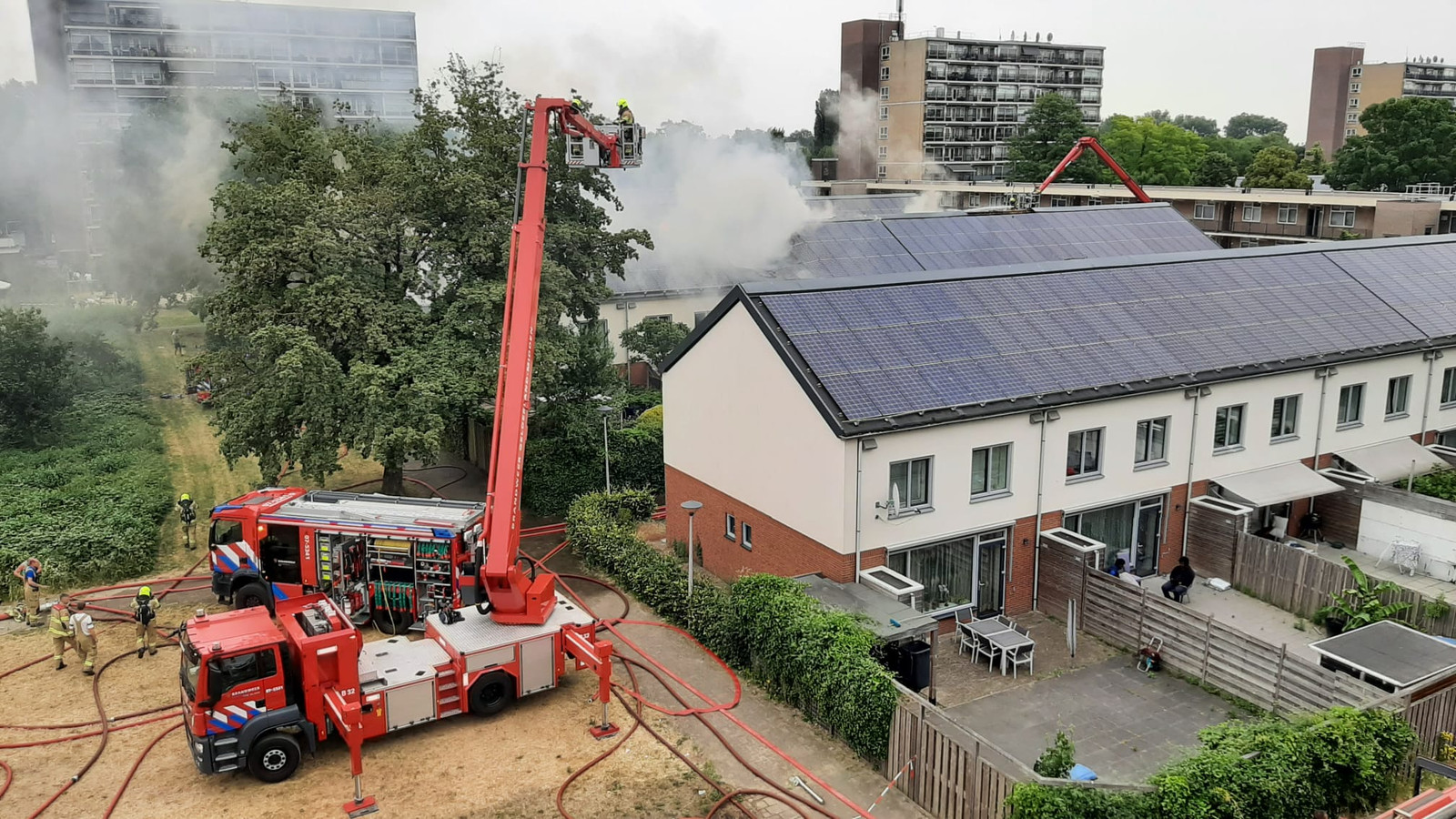 Enorme brand in huizenblok in Arnhem na uren onder controle; aantal ...