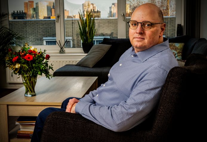 Johan doodde zijn vrouw: hij draagt nog steeds zijn trouwring en zet ...