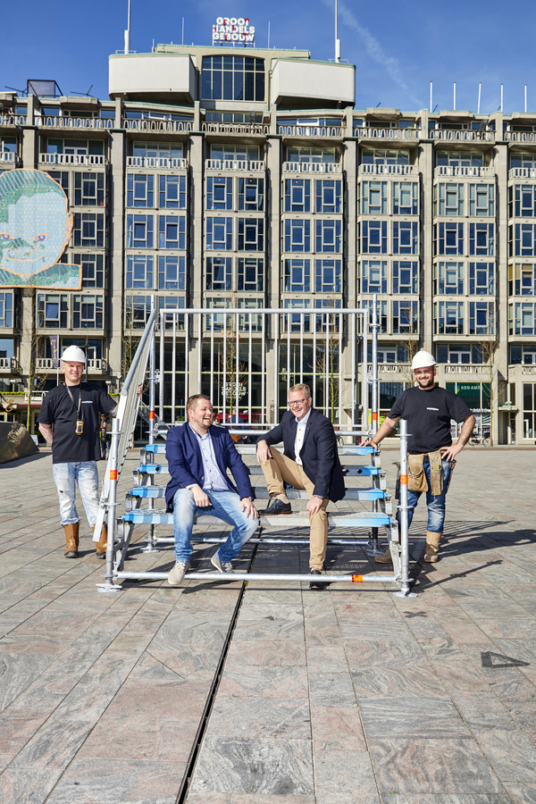 Rotterdamse supertrap wordt verwerkt in 400 'trapbankies' | Foto | AD.nl