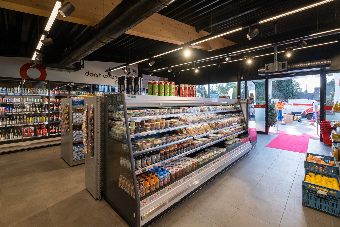 Tankstation met Delhaize Shop & Go en Panos opent deuren langs ...