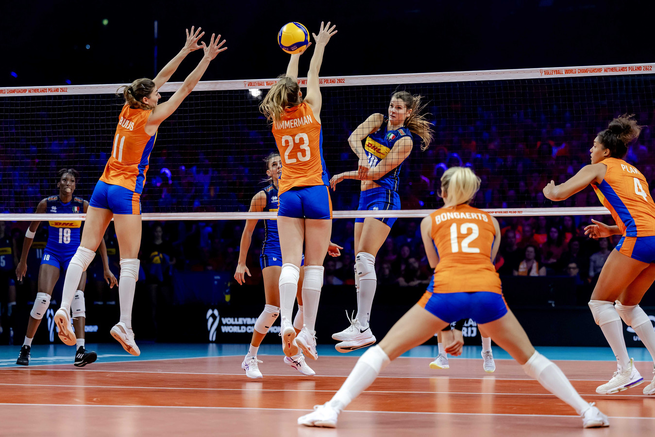 Volleybalsters Oranje op WK hoopvol de tweede ronde in: ‘Die verrassing ...