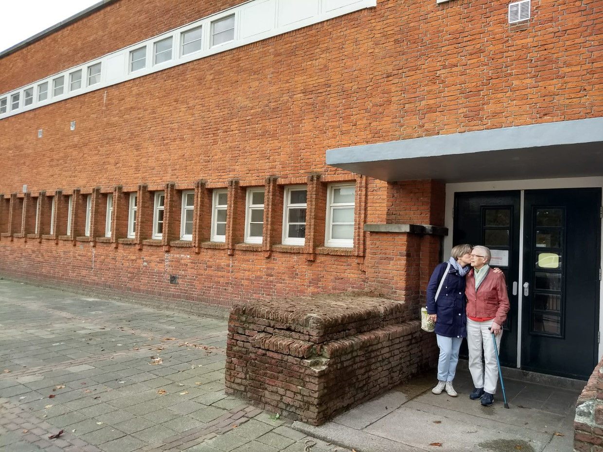 De kus die ik haar geef is een soort afscheidskus geworden | Trouw