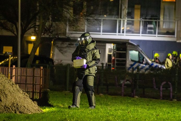 Steven (33) wilde een mooie knal tijdens de jaarwisseling, nu krijgt hij celstraf | Nissewaard ...