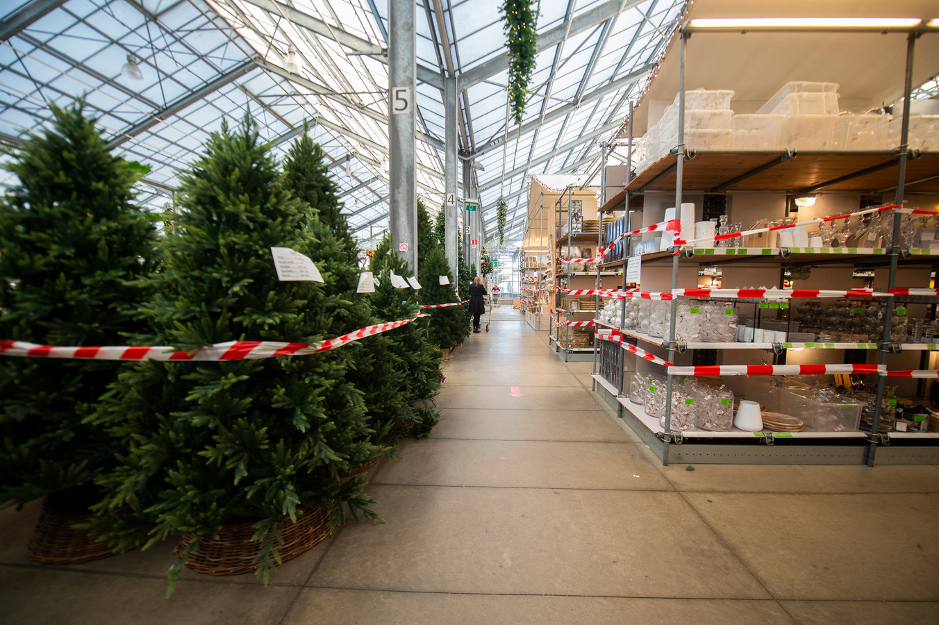 Tuincentrum Van Uytsel sluit alle rekken met niet-essentiële producten ...