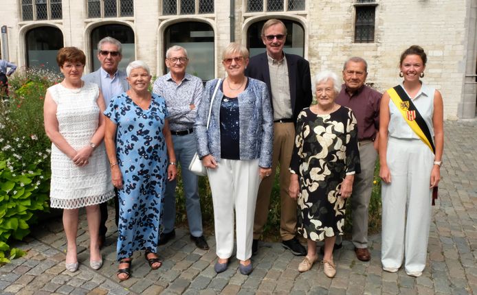 Mechelen zet huwelijksjubilarissen in de bloemetjes | Mechelen | hln.be