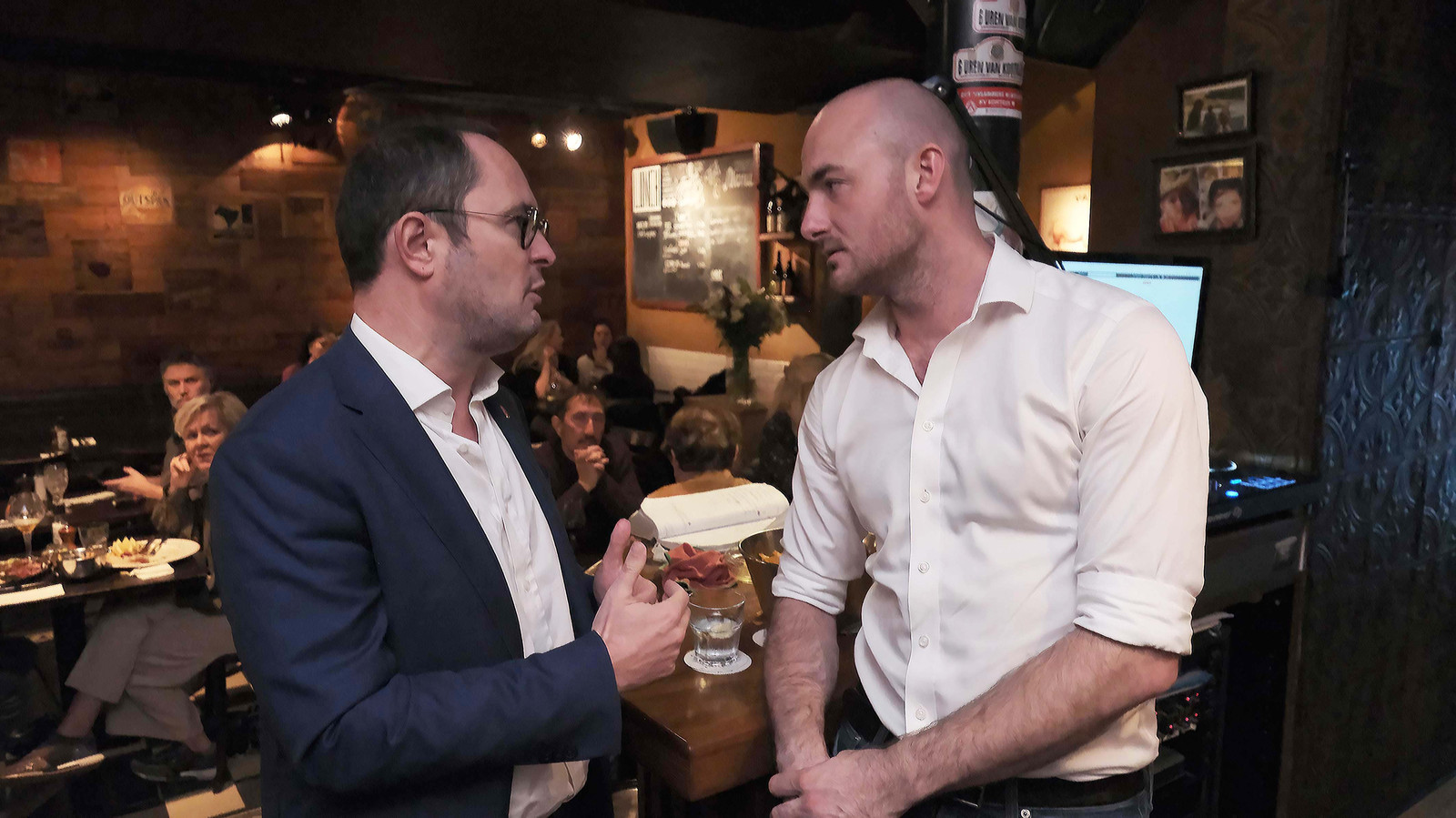 Op kroegentocht met Vincent Van Quickenborne, in een Kortrijk waar veel harten voor Ruth ...