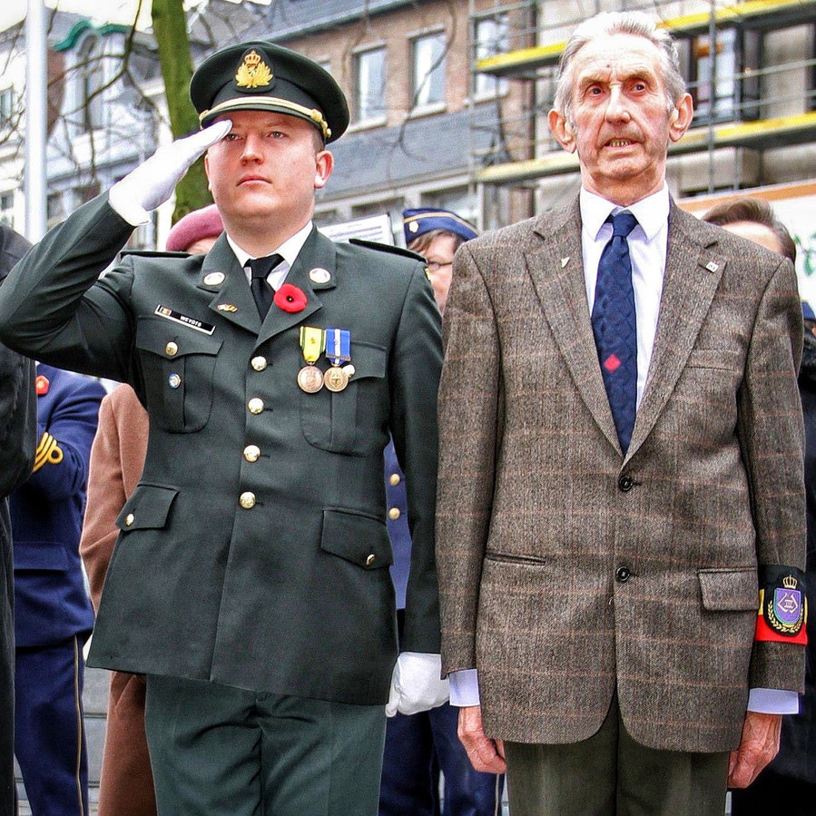 Hij diende in Kosovo, nu neemt Kortrijks schepen Axel Weydts verplicht ...