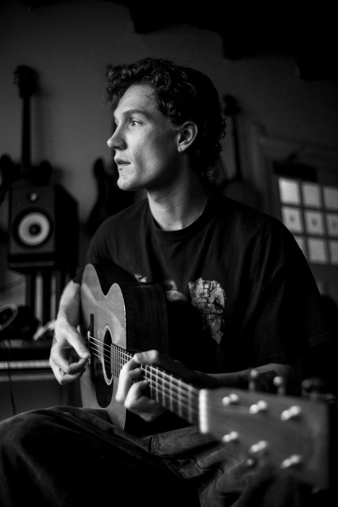 In Nashville werkt Micha (22) uit Zwolle aan zijn carrière: ‘Ik wil ooit de beste songwriter van ...