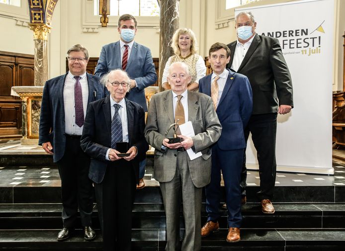 Romain Vanlandschoot gehuldigd met Orde van de Vlaamse Leeuw, Gulden ...