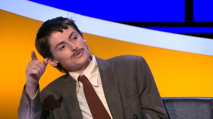 Wie is die vrouw met snor in Slimste mens? Merel Pauw: ‘Ik ben meer dan ...