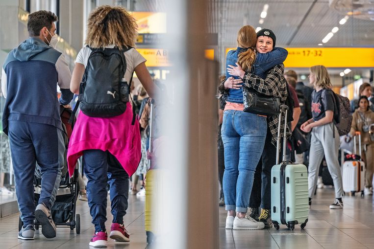 Schiphol wil in april 2023 weer draaien op volle toeren, ‘eerst zien ...