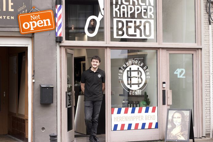 NET OPEN. Berkant (20) start eigen kapperszaak in Dampoortstraat: “Voor mijn playstation heb ik ...