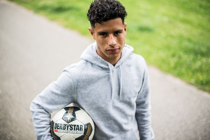 Noah Abid van Manchester City naar eerste klasse: ‘Te vaak ...
