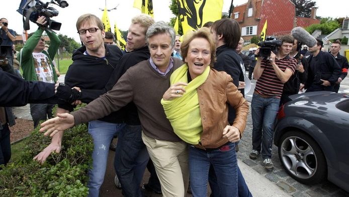 Hardhandig aangepakte burgemeester dient klacht in tegen TAK-leden ...