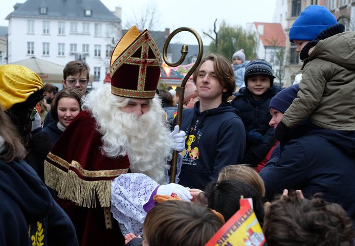 Jonge Lierenaars ontvangen Sint en Pieten: “Zoals altijd geen stoute ...