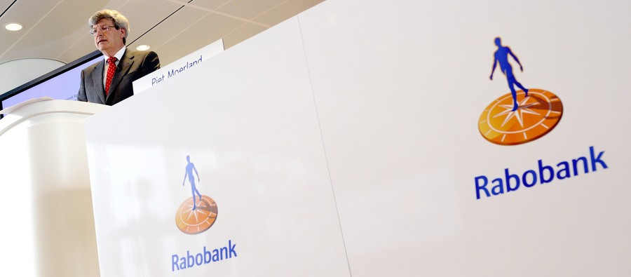 Nieuwe pinnen: Rabobank komt met verticale bankpas | Foto | AD.nl