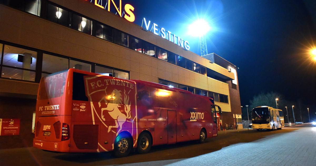 Spelersbus FC Twente gered: Brookhuis blijft voetballers vervoeren | FC ...