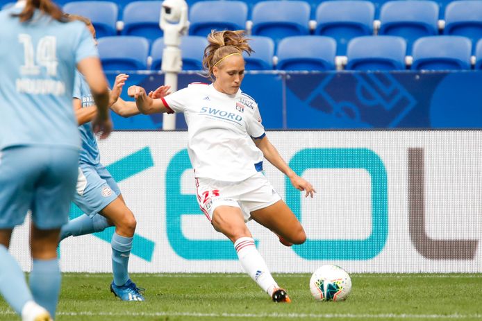 Janice Cayman op de bank bij titelverdediger Lyon, de beste club ter ...