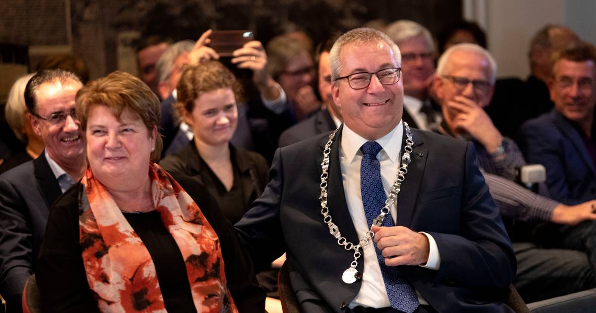 Hans Ubachs geïnstalleerd als burgemeester van Best | Best, Meierijstad ...
