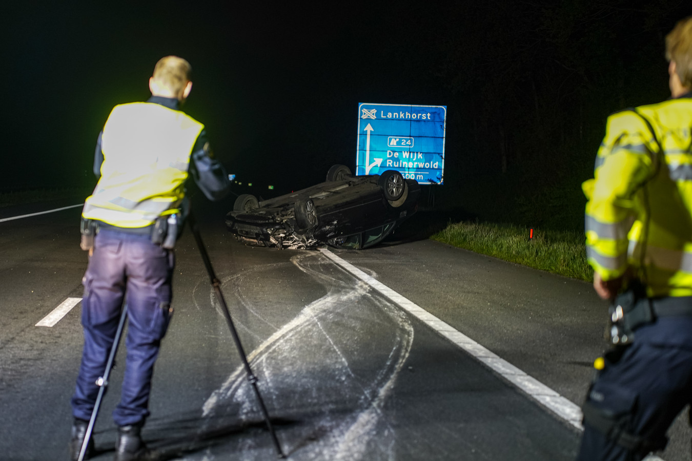 Gewonde en grote ravage na ernstig ongeluk bij De Wijk: A28 uren ...