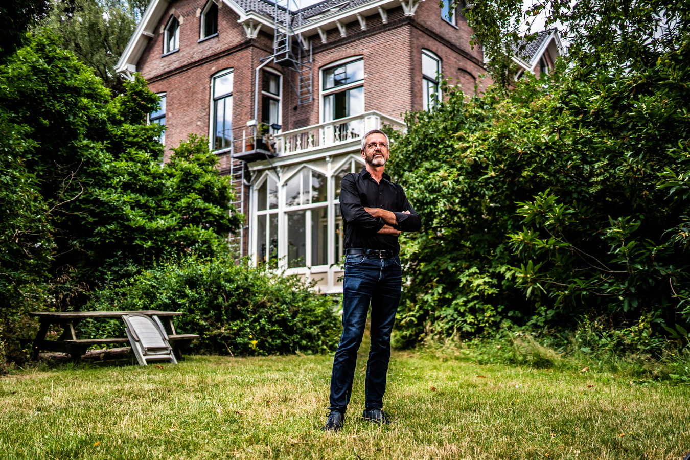 De terugkeer van de woongemeenschap: Harm (25) gaat met zijn vrienden ...