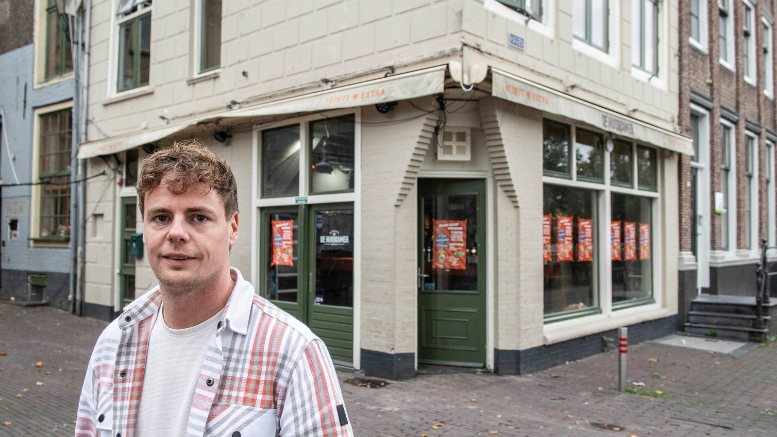 Kroegbaas René de Vos stopt met De Huiskamer aan de Haven: ‘Toen ik ...
