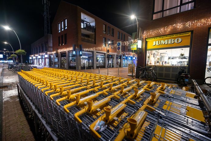 Supermarkten Dronten sluiten uur eerder om vervelende ‘capuchonnetjes ...