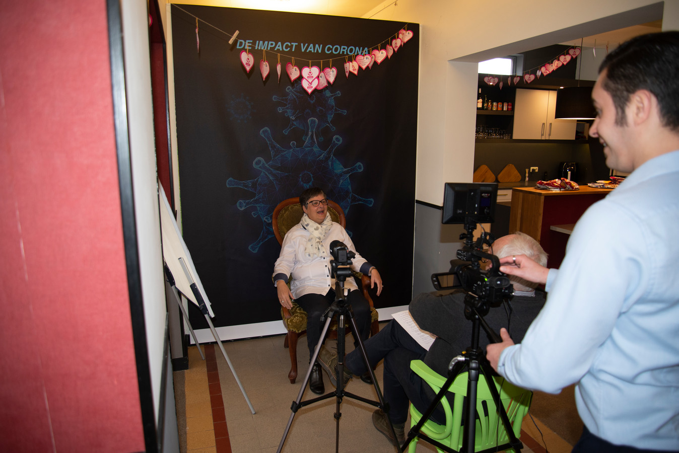 Bijna dood en ouders als docenten. Coronafilm als tijdsdocument, om ...