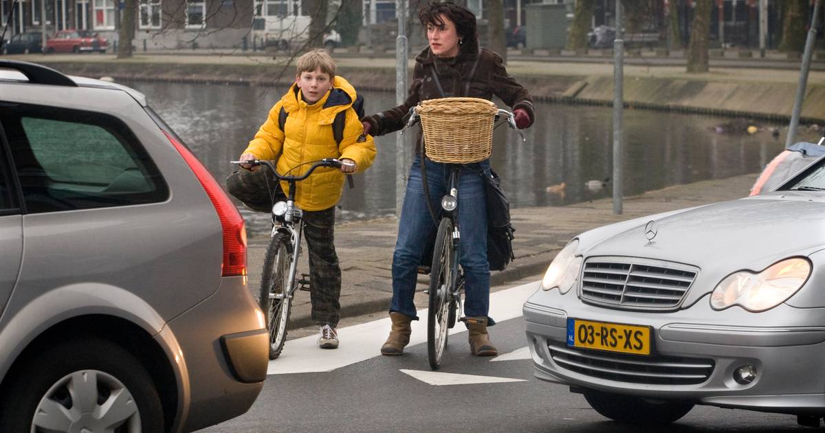 Druk kruispunt bij Zaagmolenbrug wordt aangepakt: zo steek je veiliger over in Rotterdam-Noord ...
