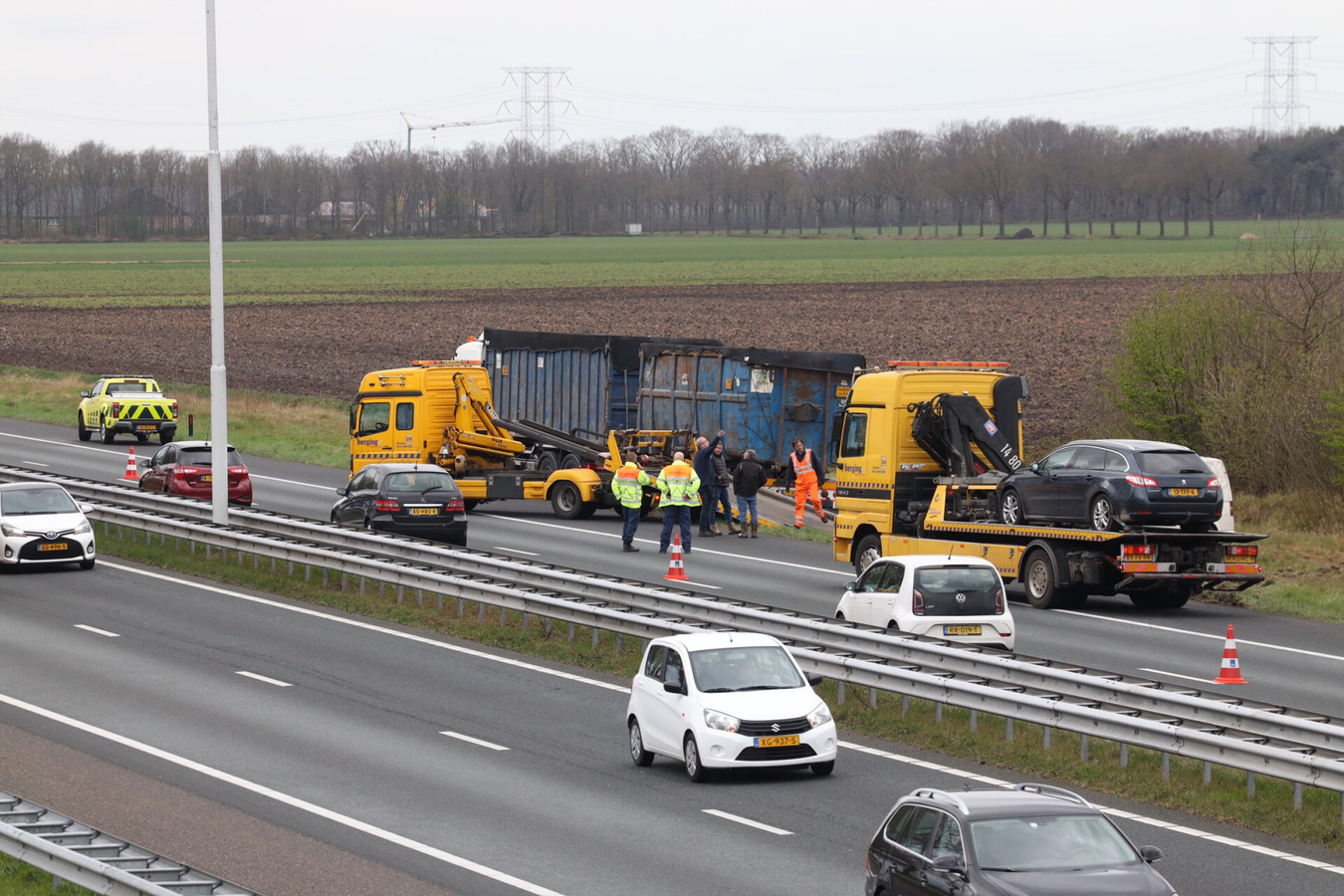 Grote file op A58 tussen Eindhoven en Tilburg door ongeluk met vrachtwagen | Foto | AD.nl