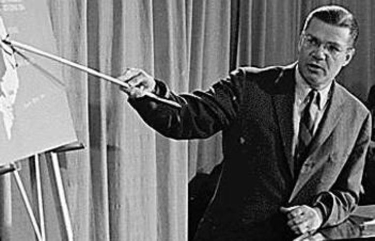 Robert S. McNamara overleden | Trouw