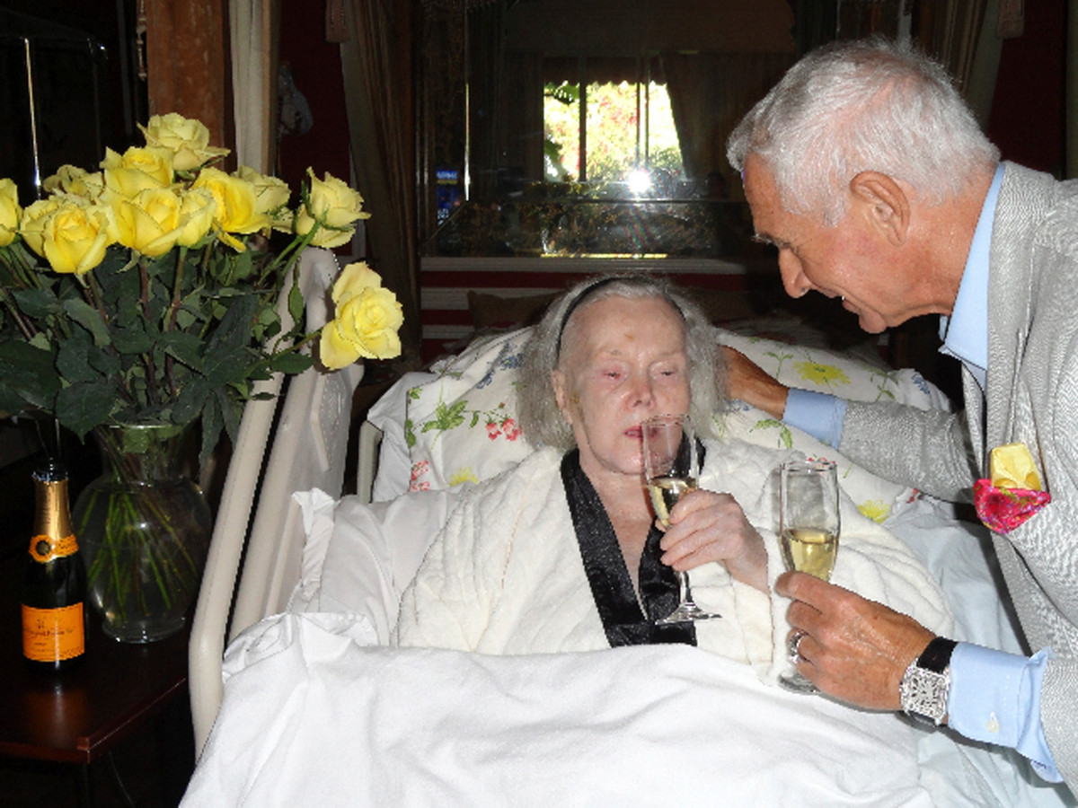 Zsa Zsa Gabor wist niets van beenamputatie | Foto | hln.be