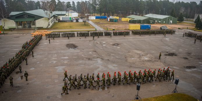 Militairen op missie in Litouwen klagen over asbest | Binnenland | AD.nl