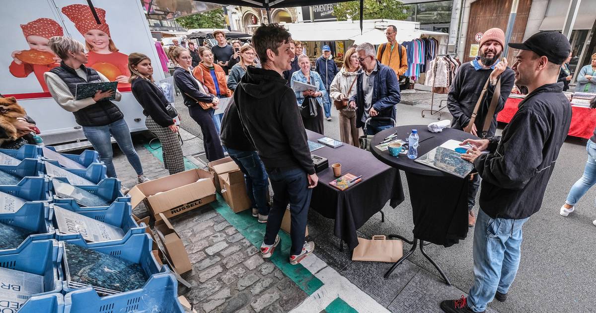 Brihang verkoopt nieuw album Droomvoeding als marktkramer: van ’s ...
