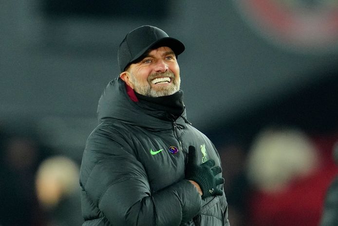 KIJK. “Echt, dat je hierover een mop maakt”: Klopp verliest z’n cool ...